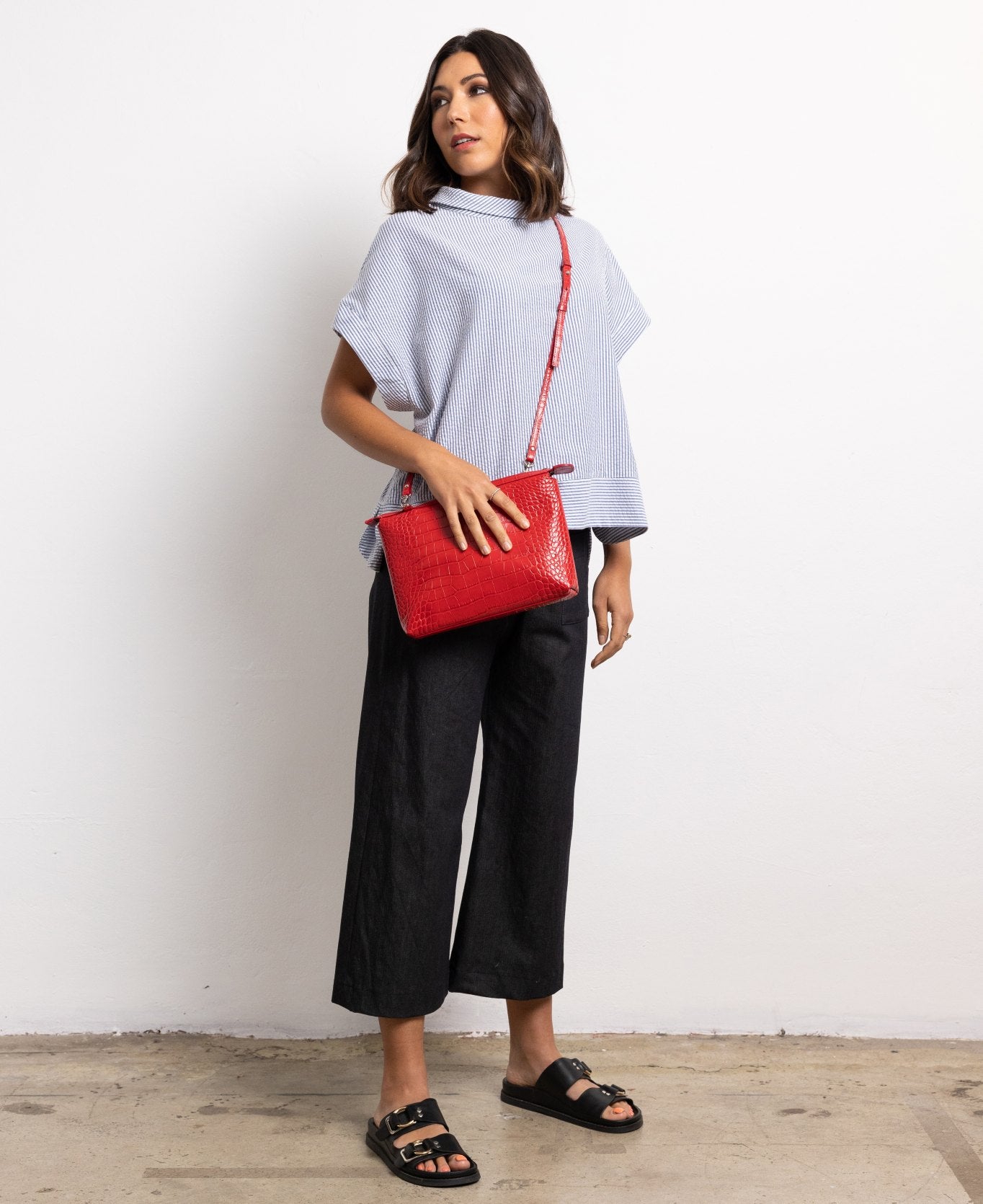 Crossbody leather bag croco embossed red – Bidinis Bags